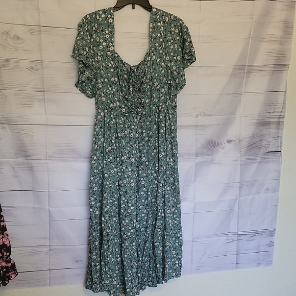 BloomChic | Dresses | Bloomchic Green Floral Maxi Dress | Poshmark
